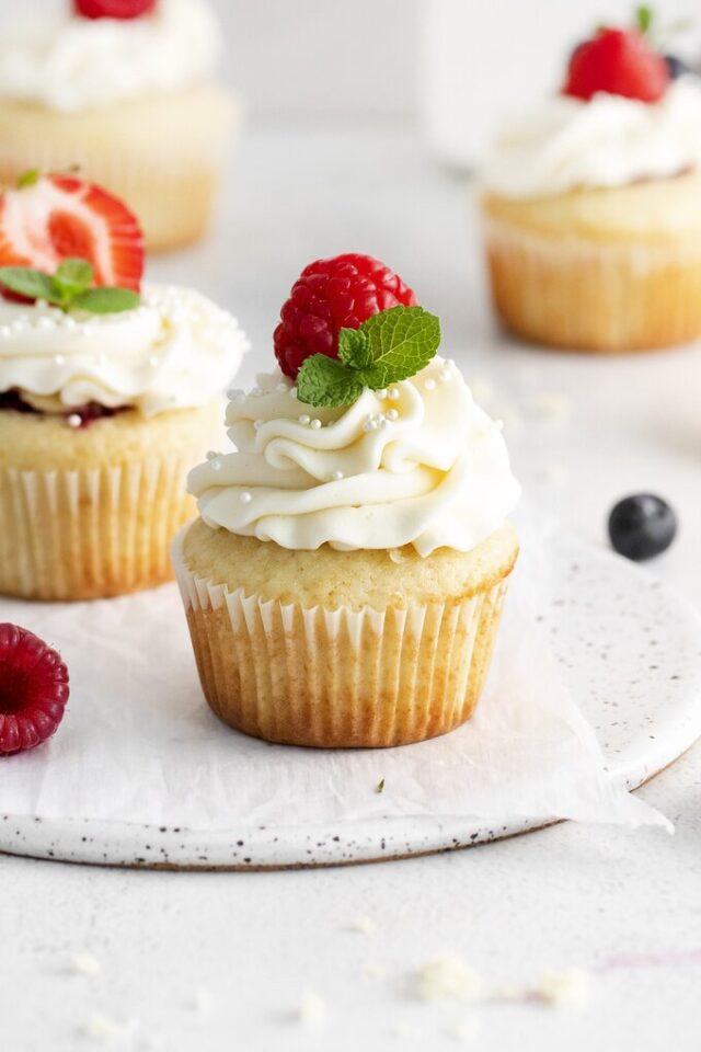 Berries and Cream Cupcakes – Mildly Meandering